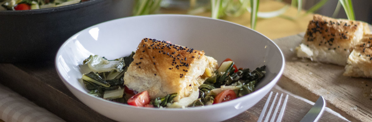 Knuspriger Krautstrudel mit schneller Mangoldpfanne - Baumannshof